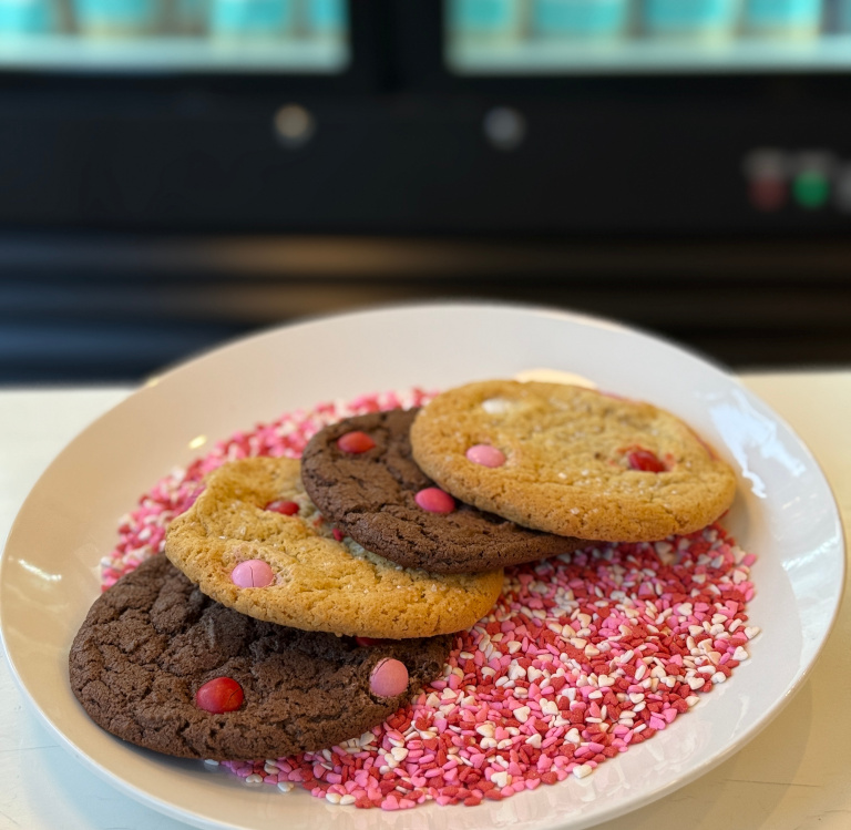 Frozen Valentine Hugs & Kisses Cookie Dough (4 Sugar & 4 Chocolate ...